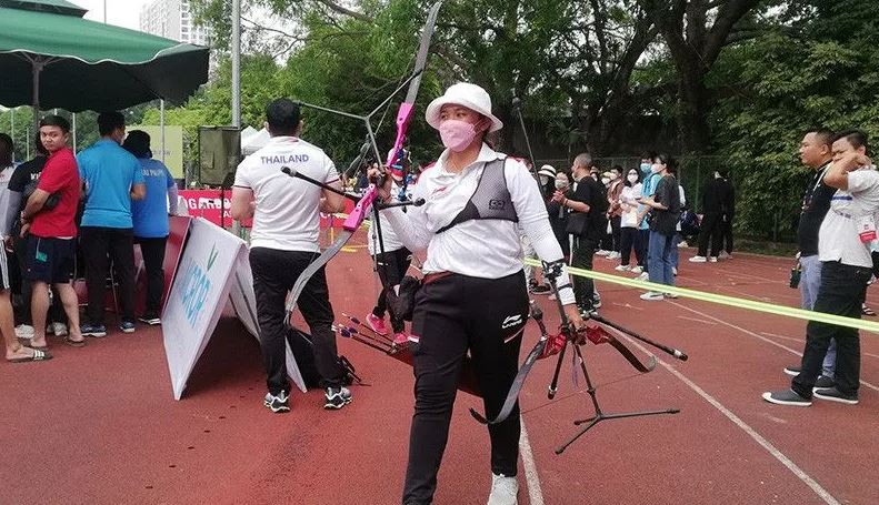 Debut, Rezza Octavia Gondol Dua Emas Panahan - Joglo Jateng