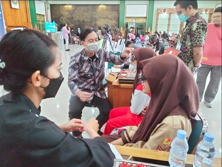 Cegah Miopia, Beri Batasan Screen Time - Joglo Jateng