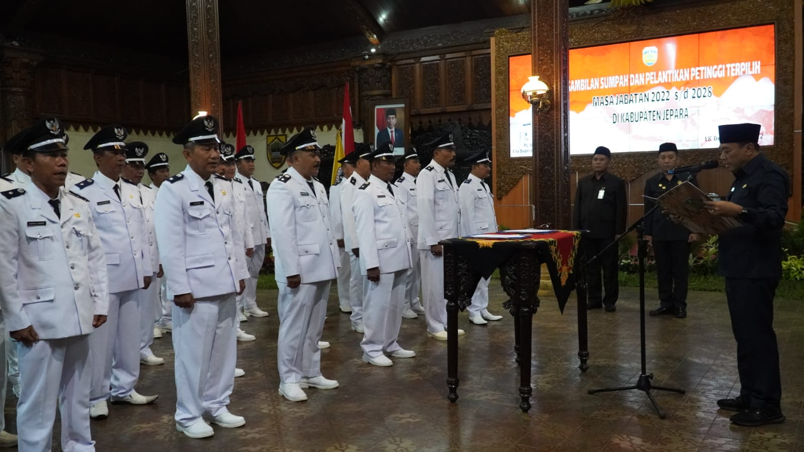 Seluruh Kepala Desa Wajib Semprot Cat Rumah Penerima PKH - Joglo Jateng