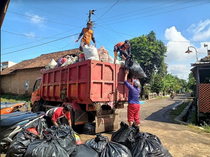 DLH Jepara Sediakan Truk Gratis Antar Sampah ke TPA - Joglo Jateng