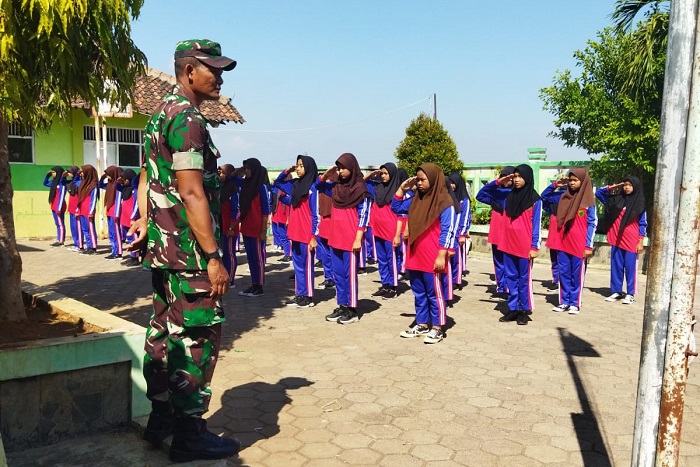 ‎Babinsa Guntur Latih Siswa MTS Sabilul Huda Bentuk Disiplin dan ...