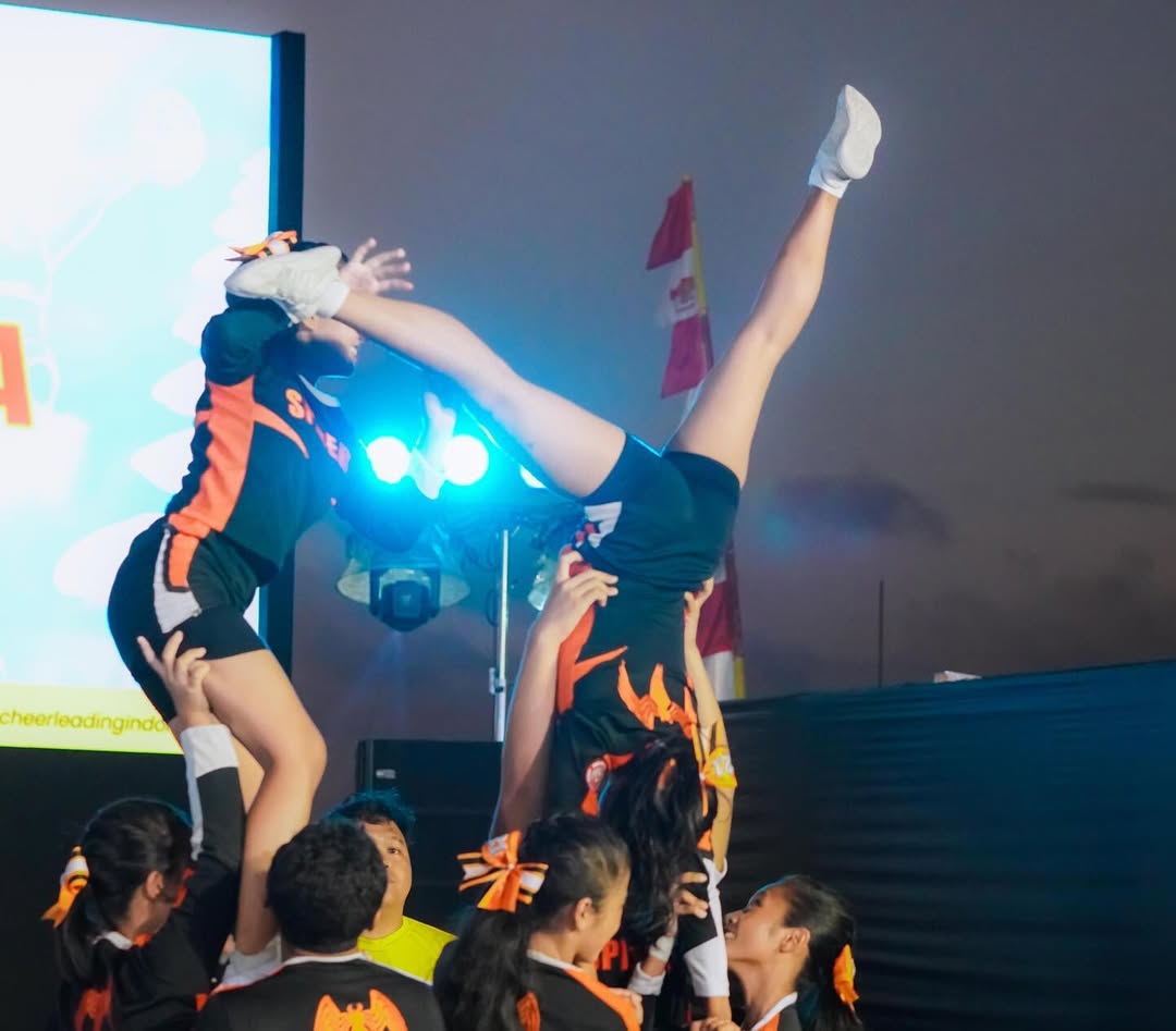Tim Cheerleader SMP N 21 Semarang Raih Juara Internasional - Joglo Jateng